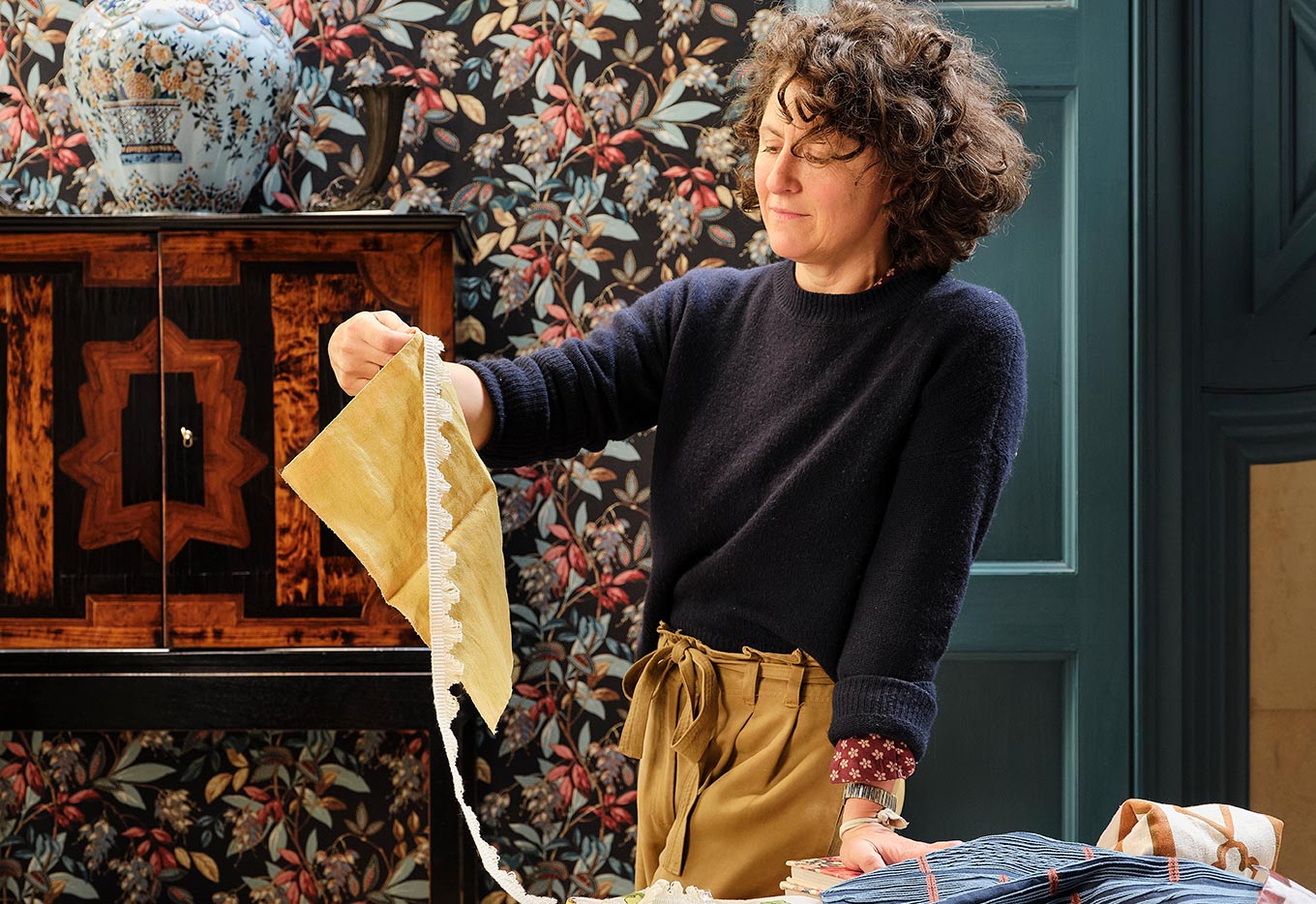 LUCY HAMMOND DECORATESROOM FOR WOW!HOUSE 2024 • Sibyl Colefax & John Fowler